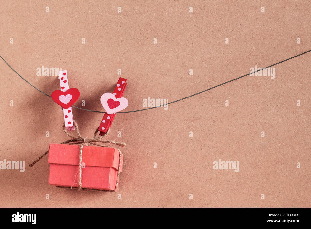 Wire gift box hi-res stock photography and images - Alamy