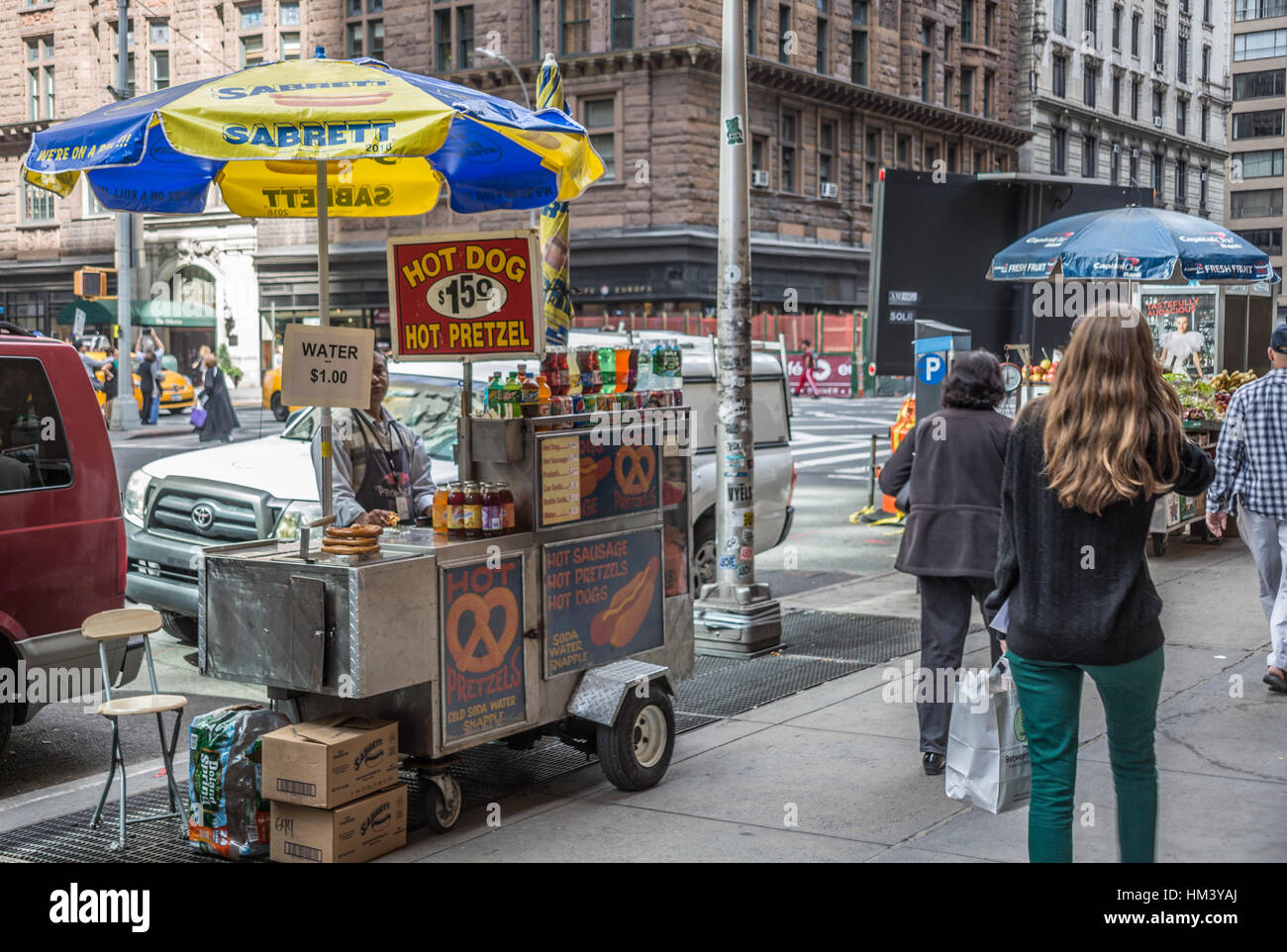 Street vendors manhattan new york hi-res stock photography and images ...