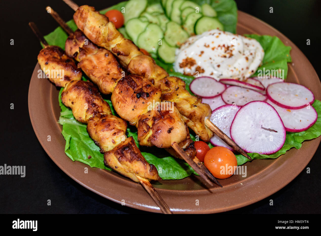 Chicken kebab with vegetables on a clay plate Stock Photo - Alamy