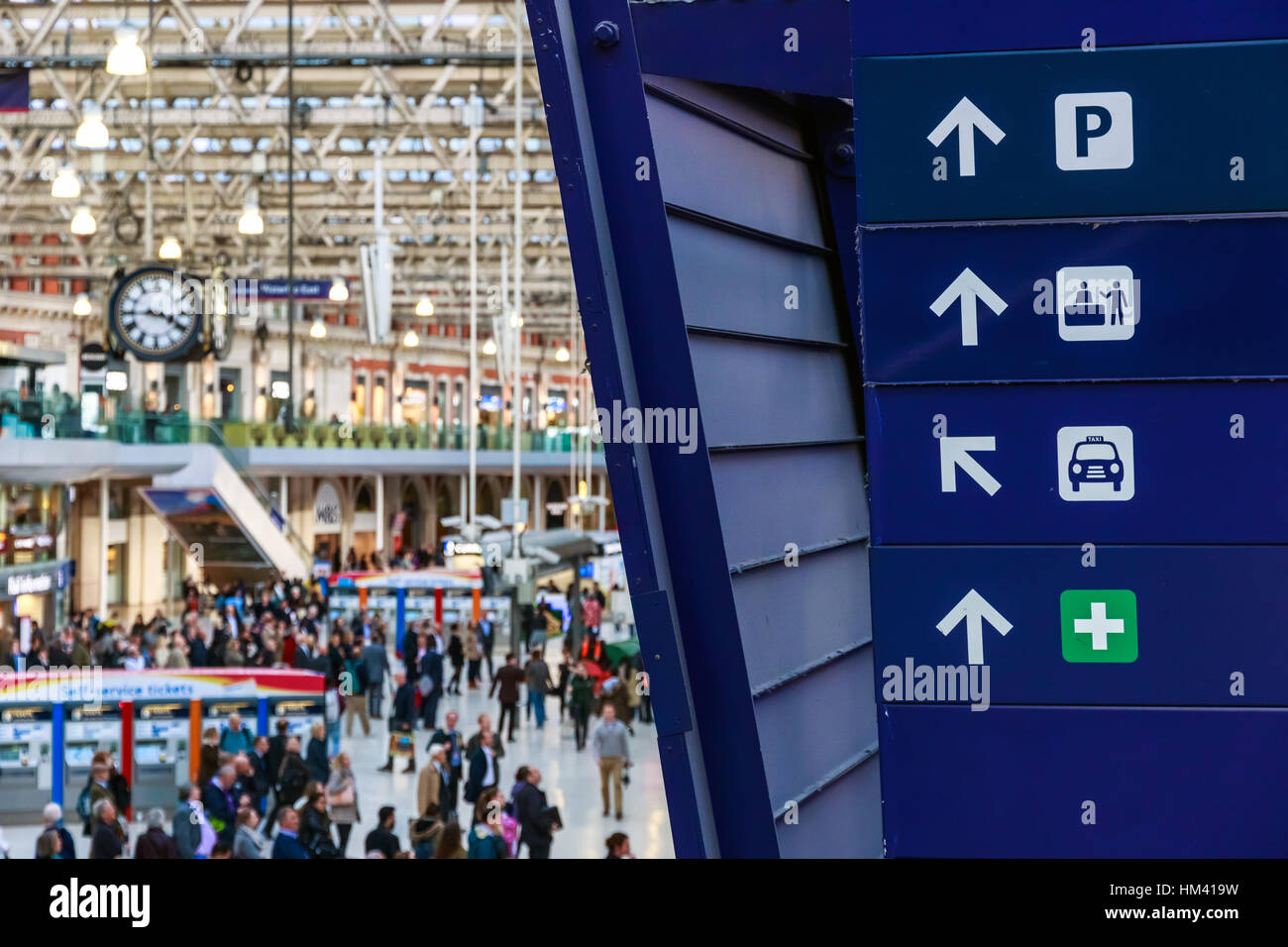 Sign tourist direction indication hi-res stock photography and images ...