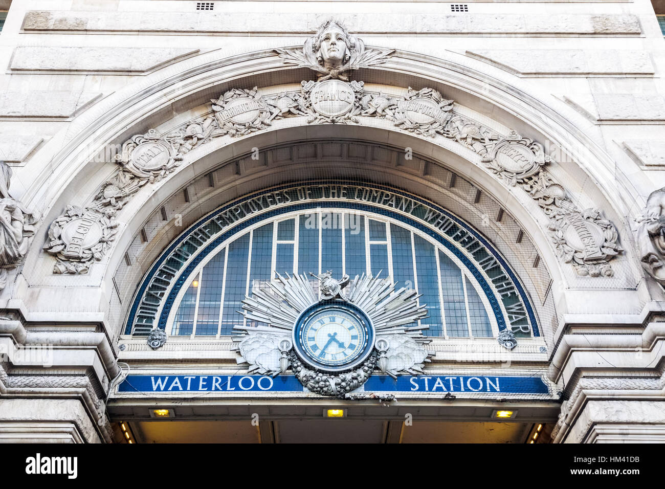 Station exterior front london hi-res stock photography and images - Alamy