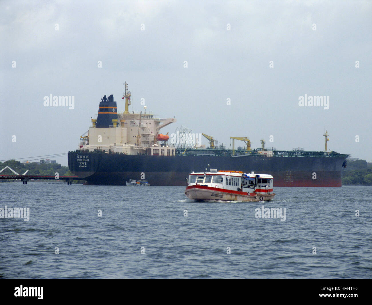 Ship at Cochin harbour, Kerala, India Stock Photo - Alamy