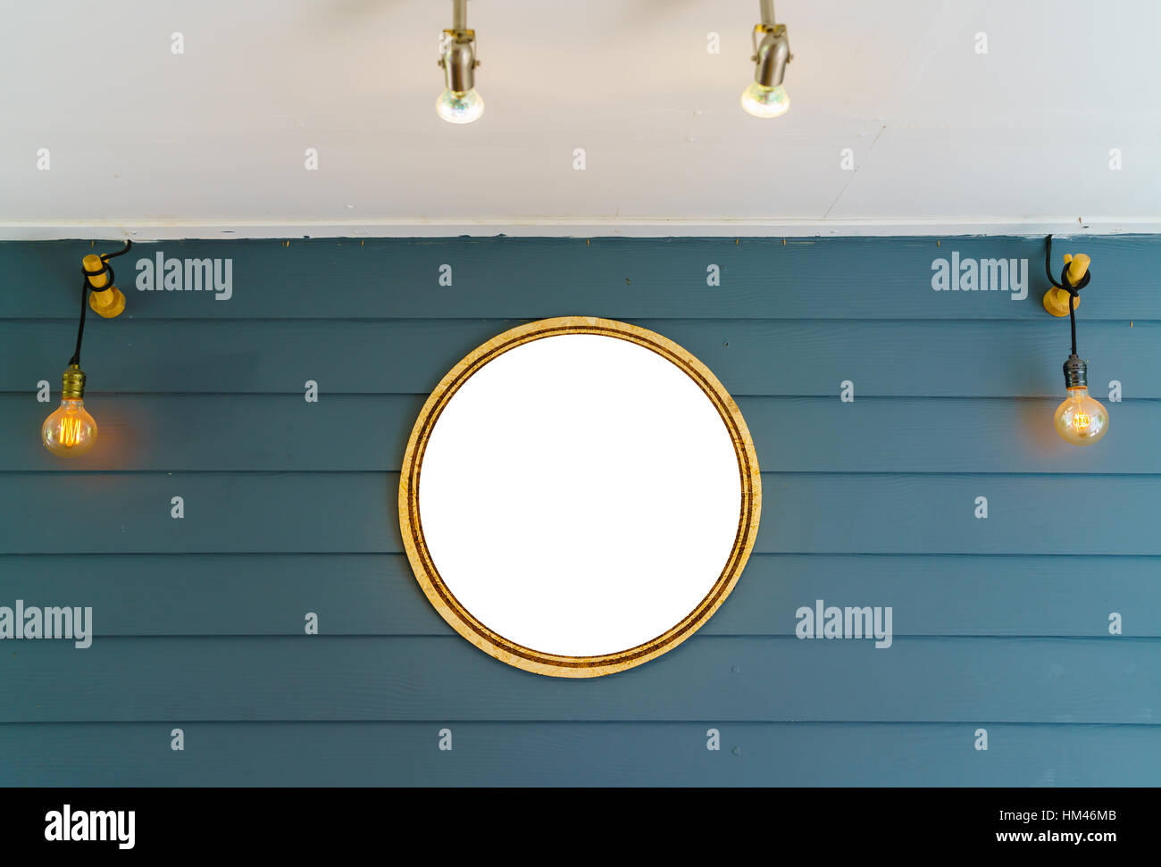 Wooden signboard with light bulb hanging on planks background Stock ...