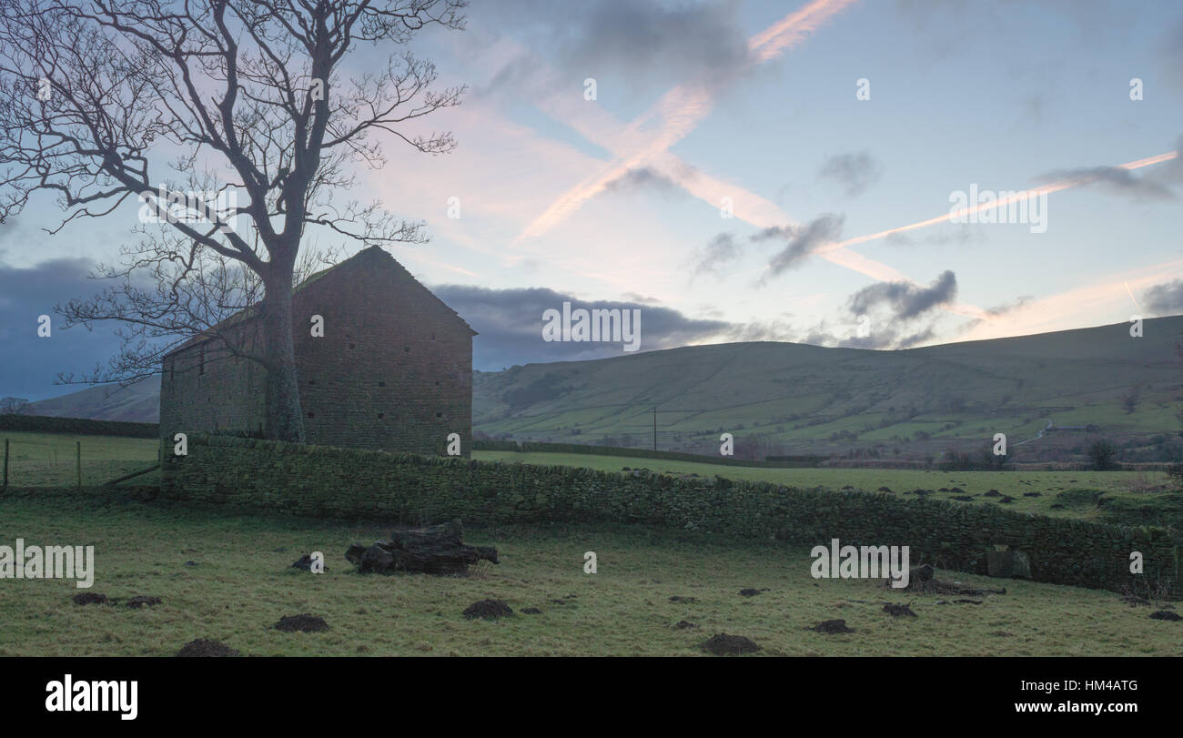 Dawn in edale peak district hi-res stock photography and images - Alamy