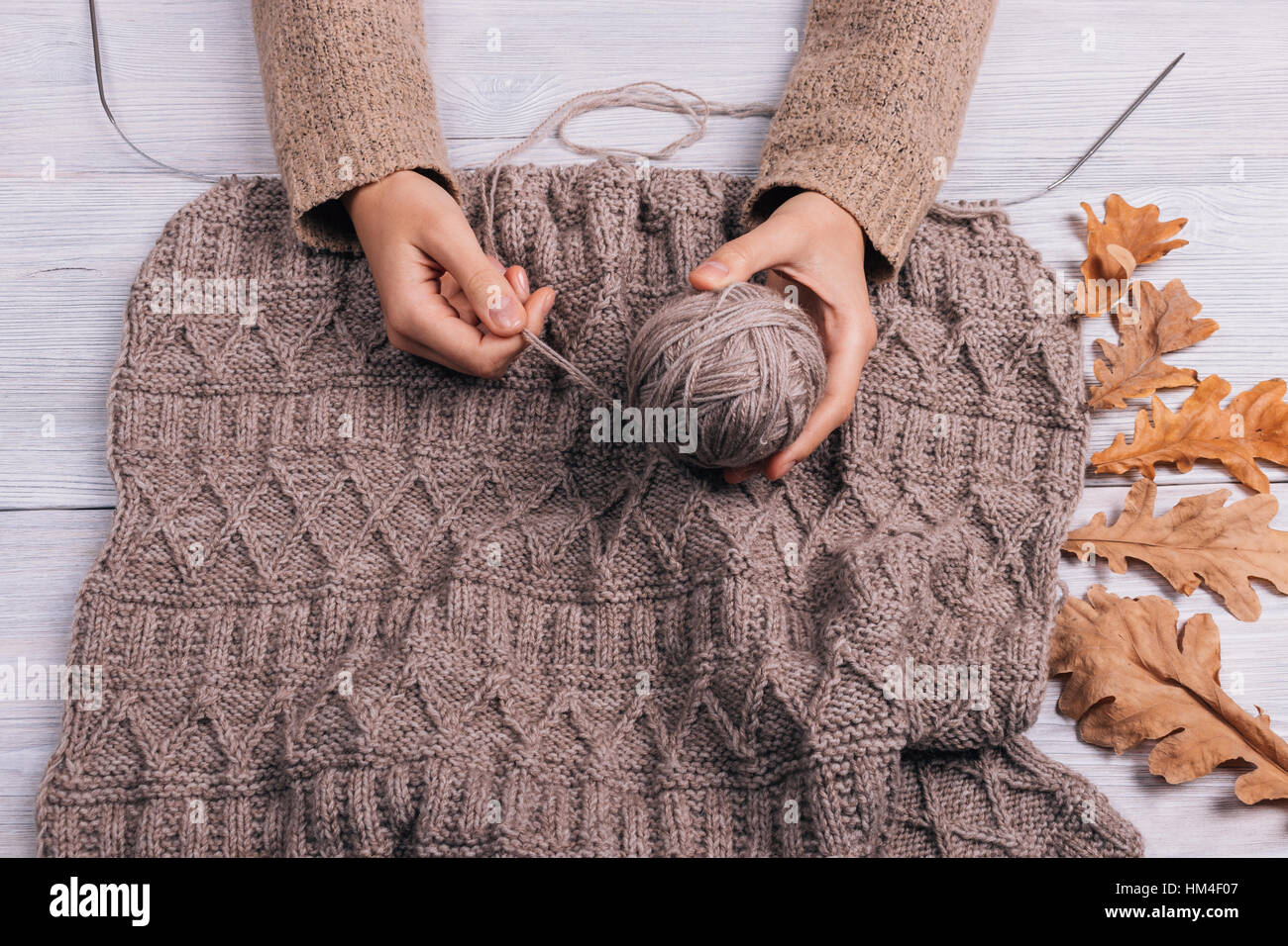 Young woman holding ball of wool hi-res stock photography and images ...
