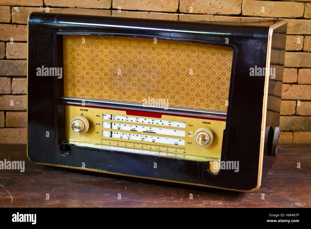 Vintage fashioned radio Stock Photo - Alamy