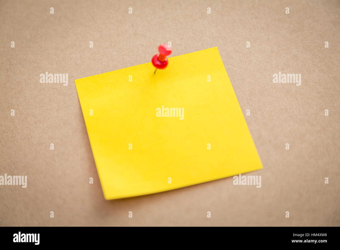 Sticky note on board Stock Photo - Alamy