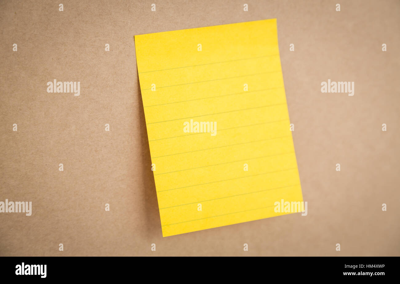 Sticky note on board Stock Photo - Alamy