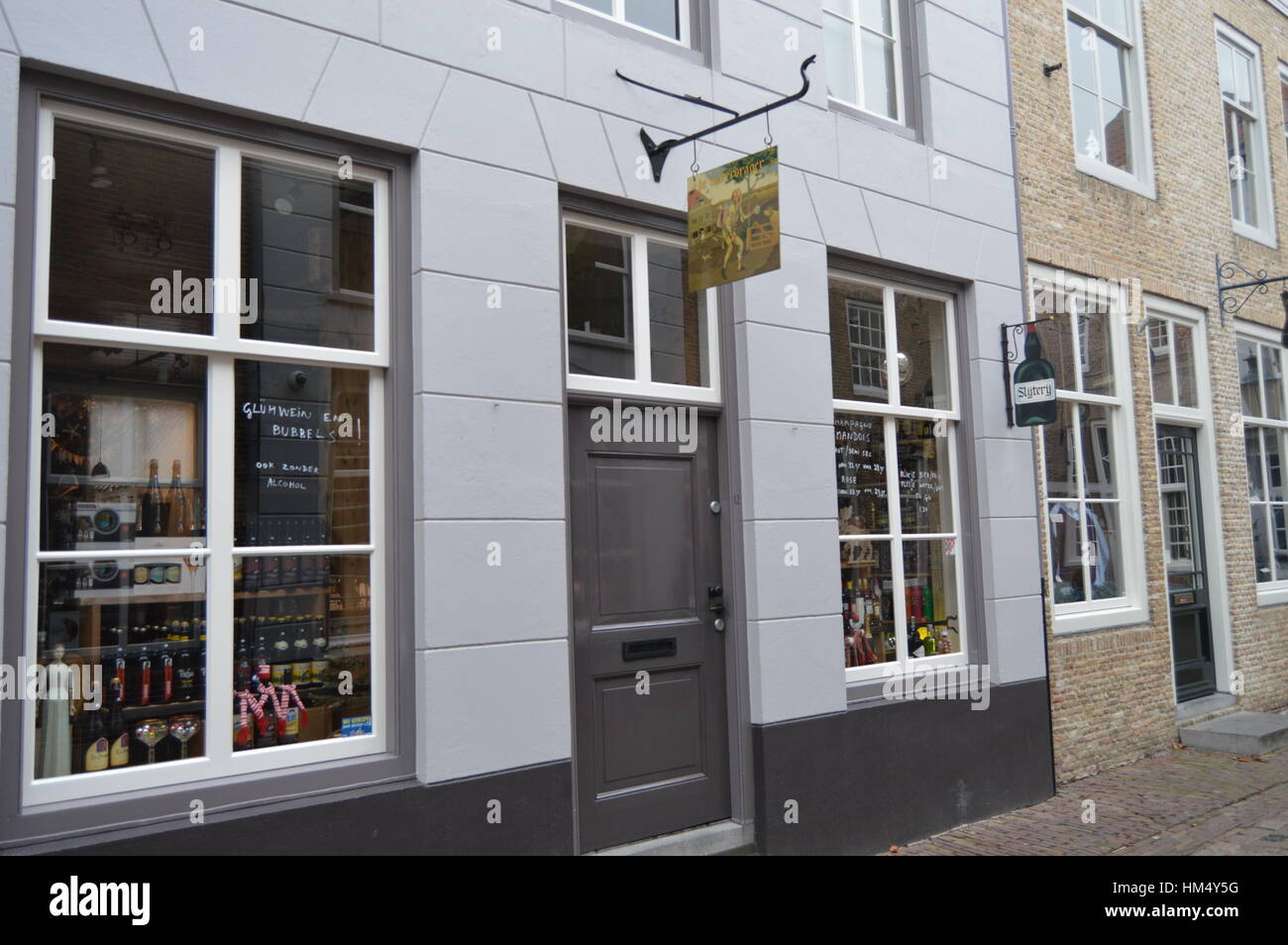 Hanging shop signs hi-res stock photography and images - Alamy