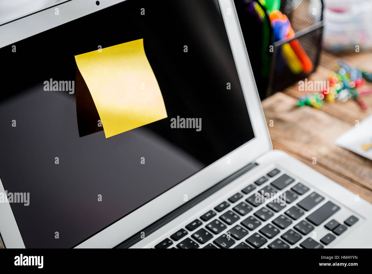 Note on laptop screen Stock Photo - Alamy