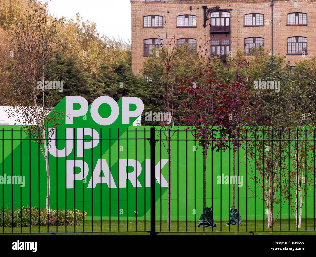 Grass london pop up hi-res stock photography and images - Alamy