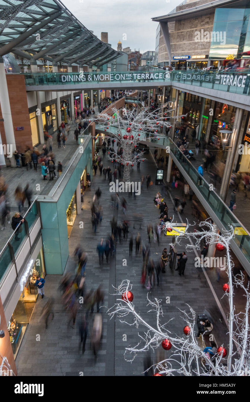 Christmas shoppers in Liverpool One Stock Photo - Alamy