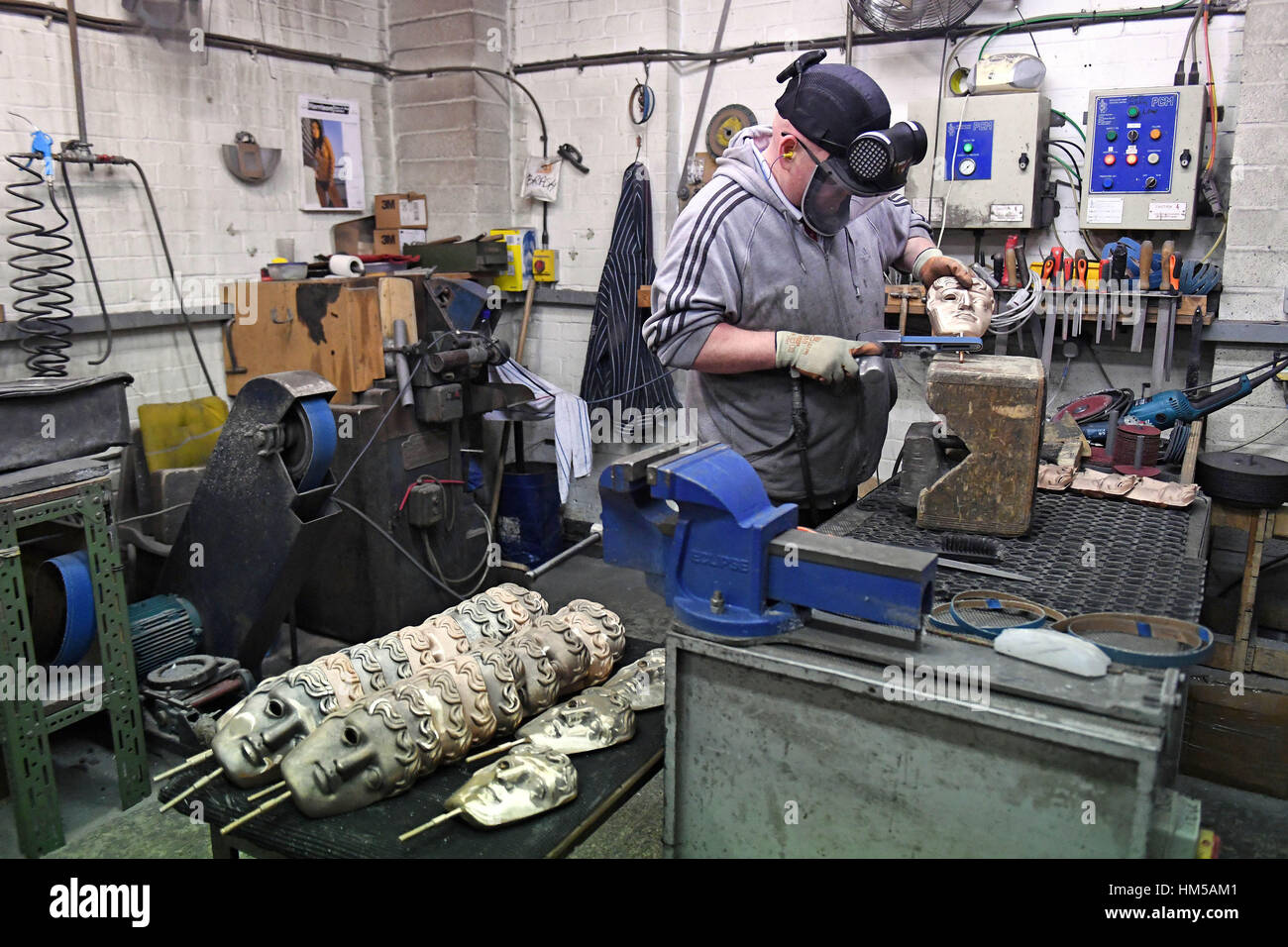 Bafta mask statue hi-res stock photography and images - Alamy