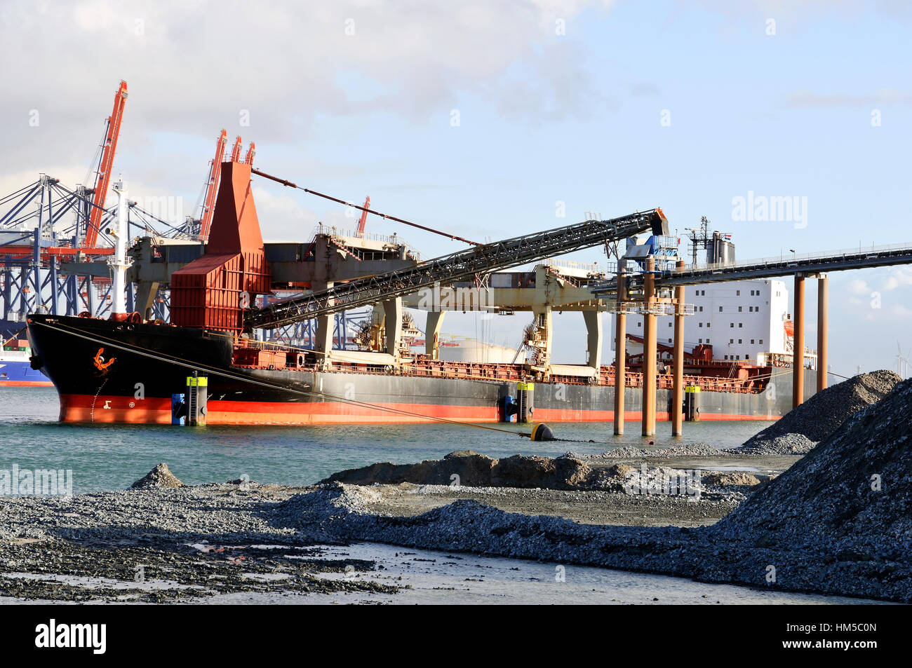Coal ships loading in the harbour of Rotterdam Stock Photo - Alamy