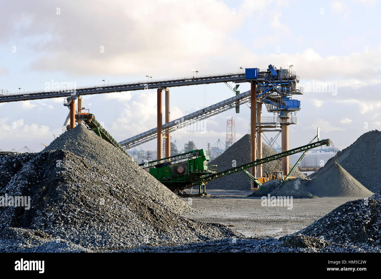 Coal ships loading in the harbour of Rotterdam Stock Photo - Alamy