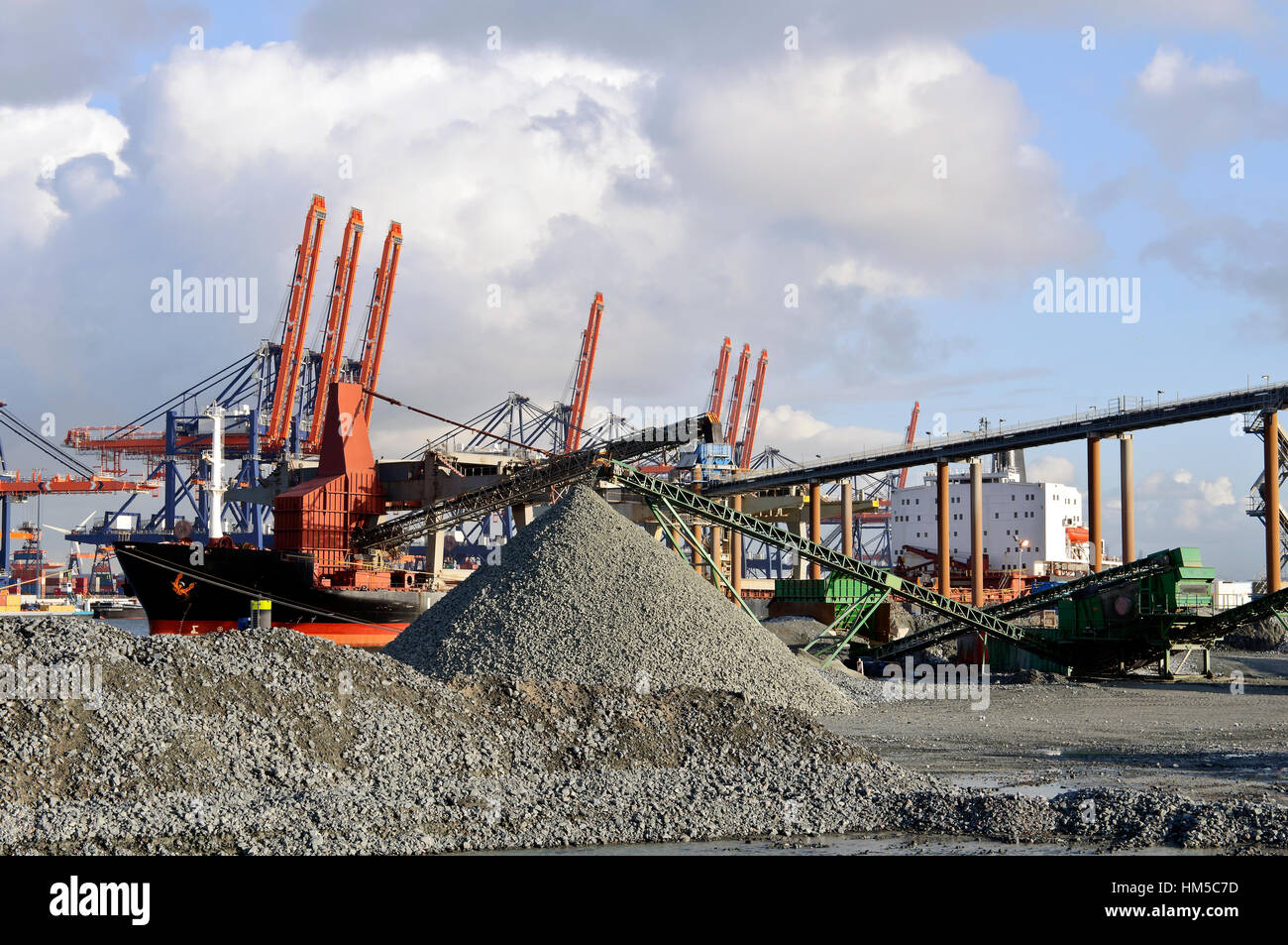 Coal ships hi-res stock photography and images - Alamy