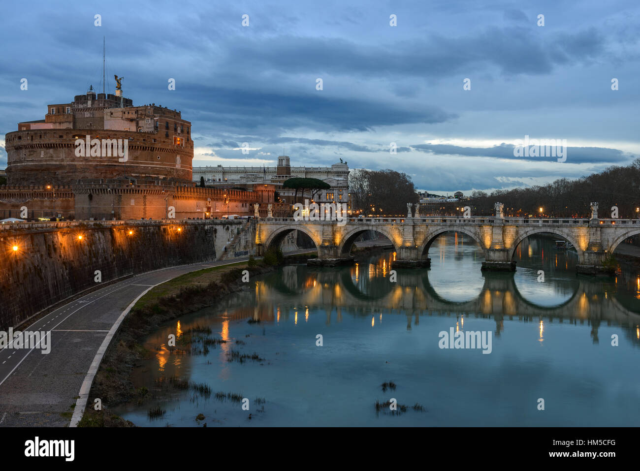 Night view at the river Tiber, castle and bridge San Angelo, Rome ...
