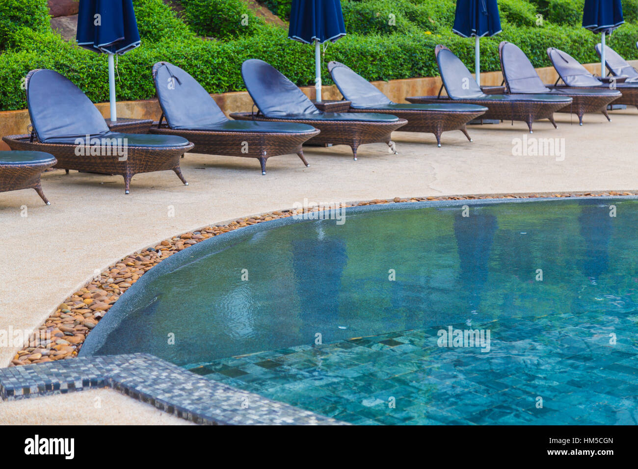 Swimming pool with relaxing seats Stock Photo - Alamy