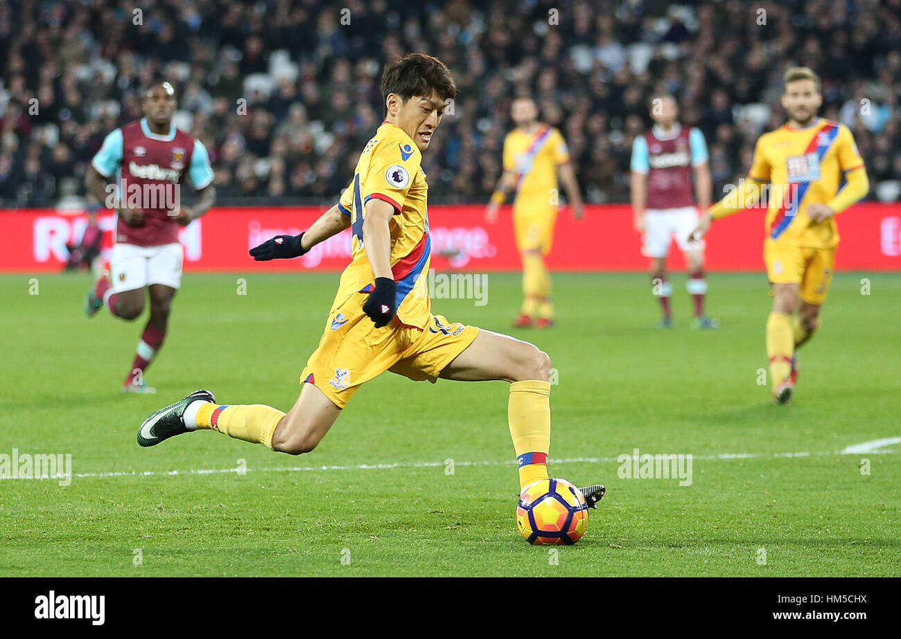 Crystal Palace's Lee Chung-yong in action Stock Photo - Alamy