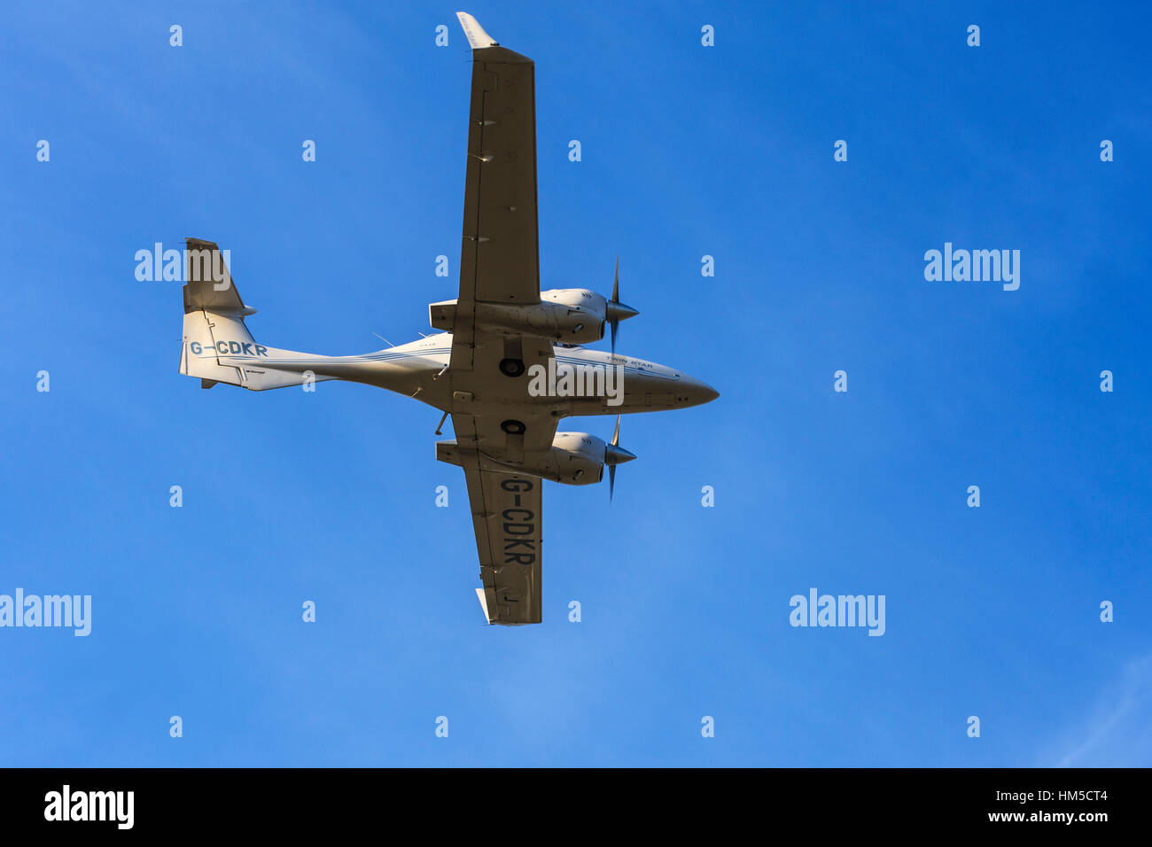 Airplane aircraft four seat twinpiston hi-res stock photography and ...