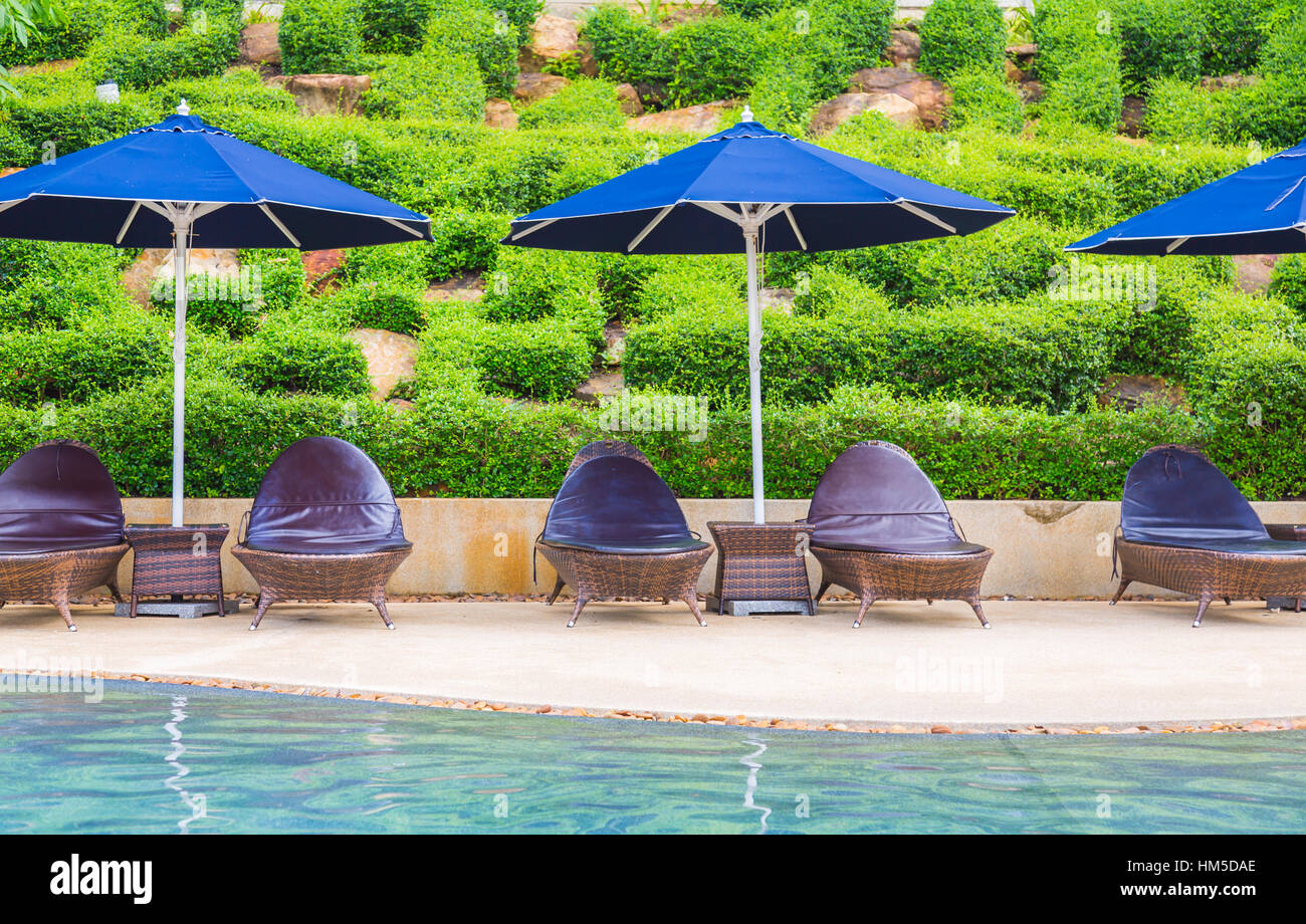 Swimming pool with relaxing seats Stock Photo - Alamy