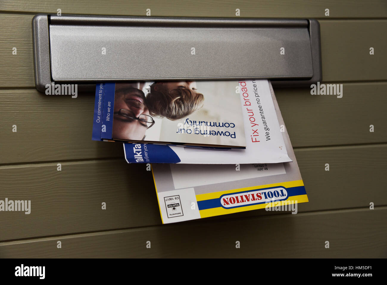 Through letterbox hi-res stock photography and images - Alamy