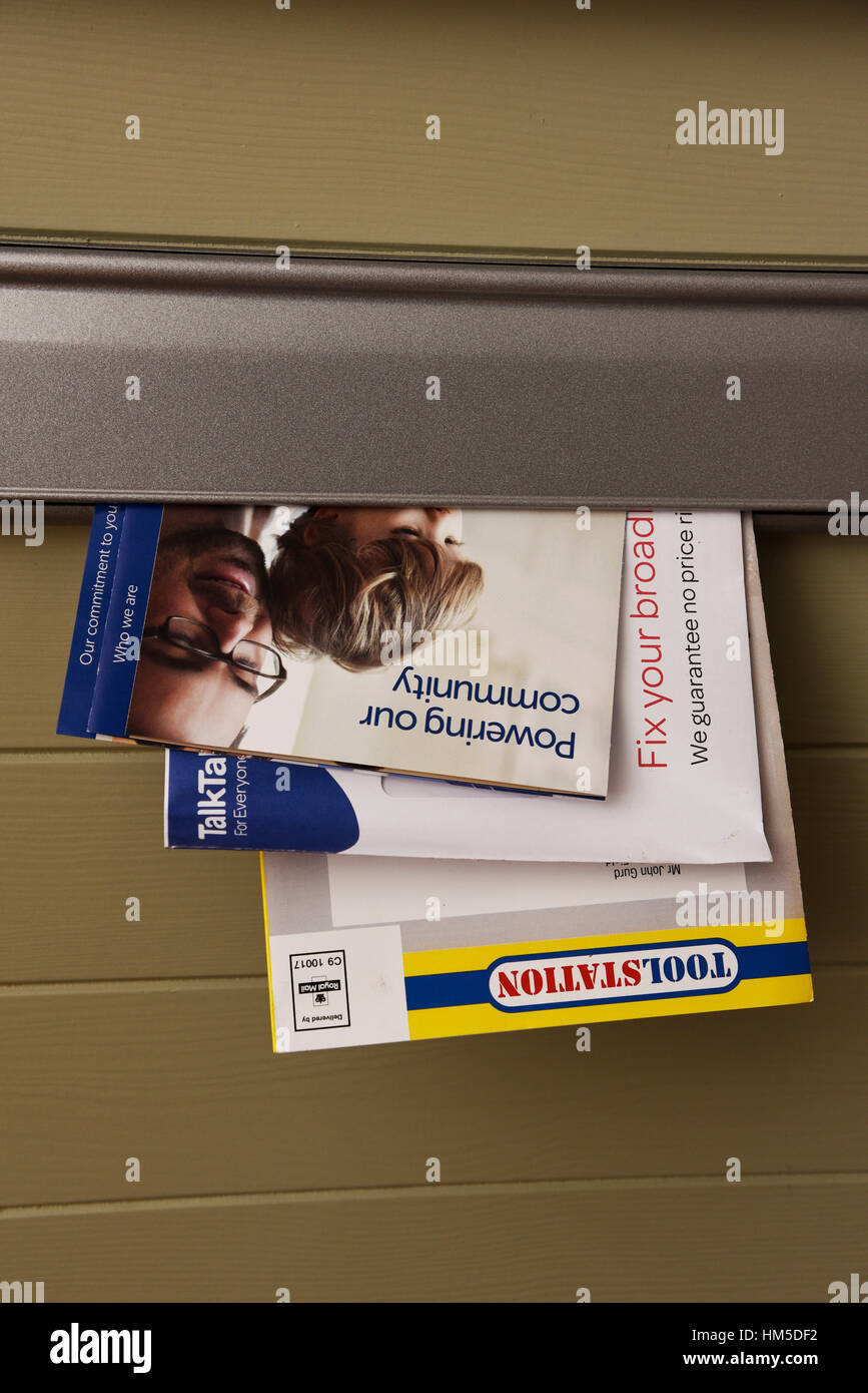 Letter posted letterbox hi-res stock photography and images - Alamy