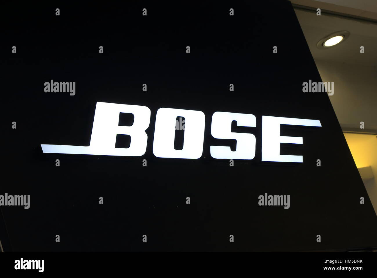 Bose corporation logo hi-res stock photography and images - Alamy