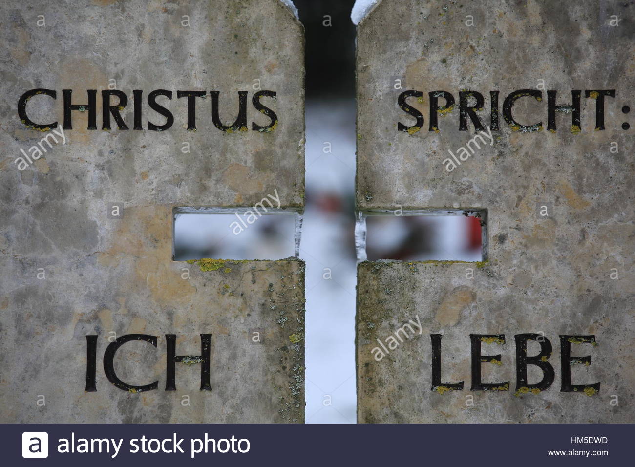 German engraving pn a tombstone in a graveyard Stock Photo - Alamy