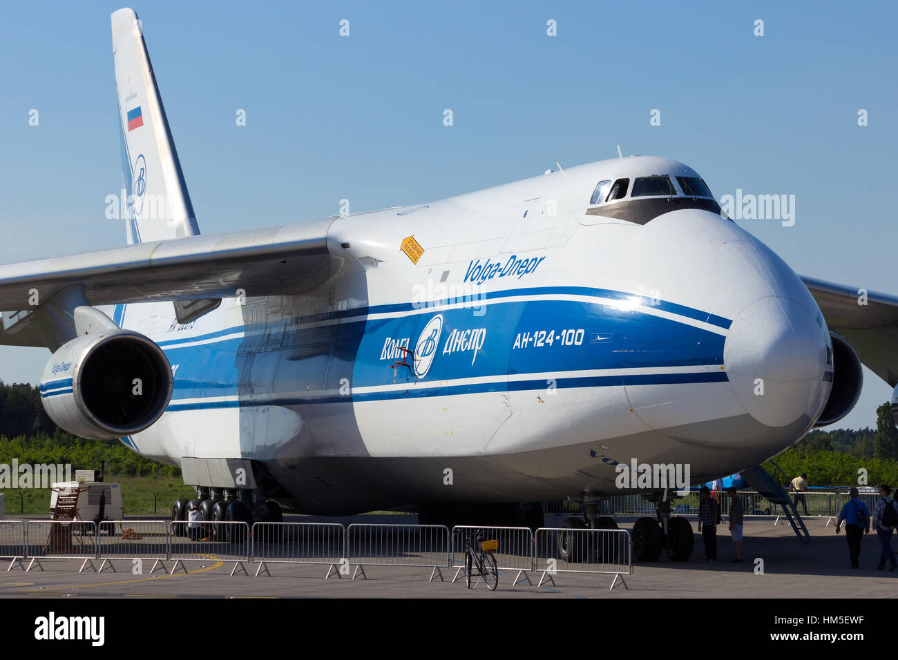 Antonov an 124 aircraft hi-res stock photography and images - Alamy