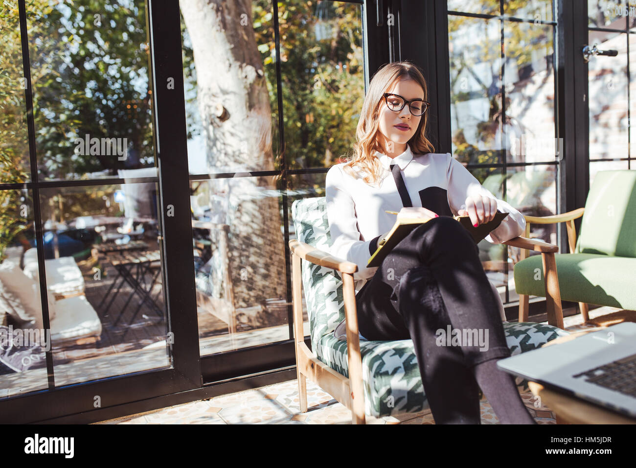 Book cafe hi-res stock photography and images - Alamy