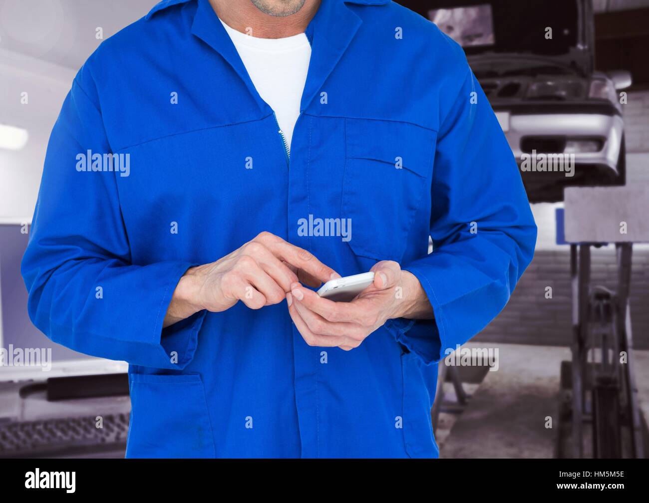 Car mechanic using mobile phone hi-res stock photography and images - Alamy