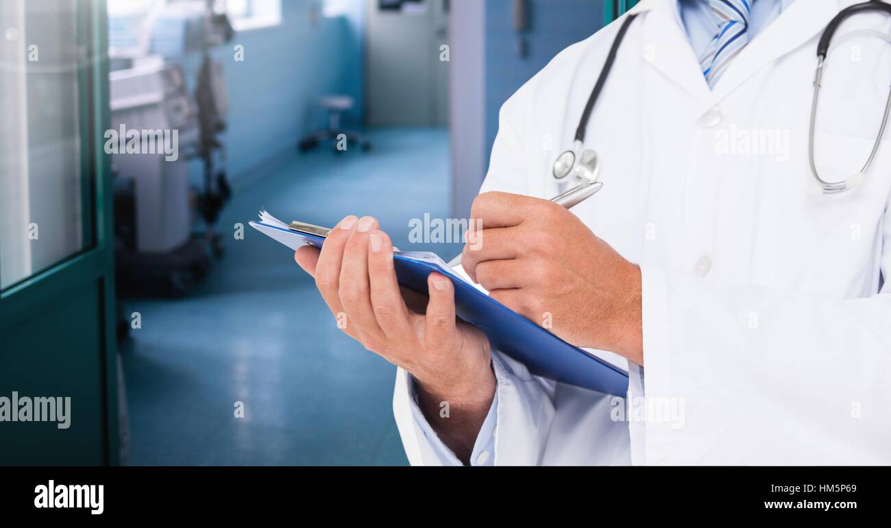 Doctor mid section clipboard hi-res stock photography and images - Alamy