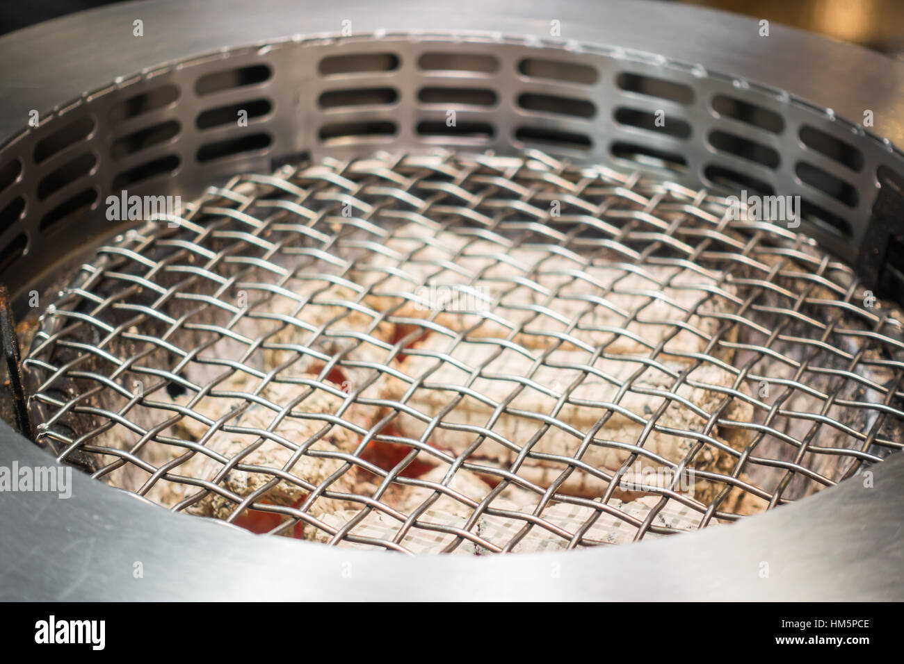 Empty hot barbecue grill Stock Photo - Alamy