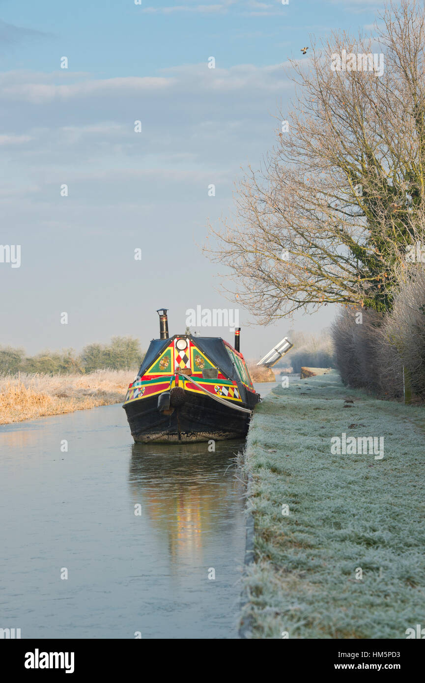 Canal boat on the oxford canal on a frosty January morning. Kings ...