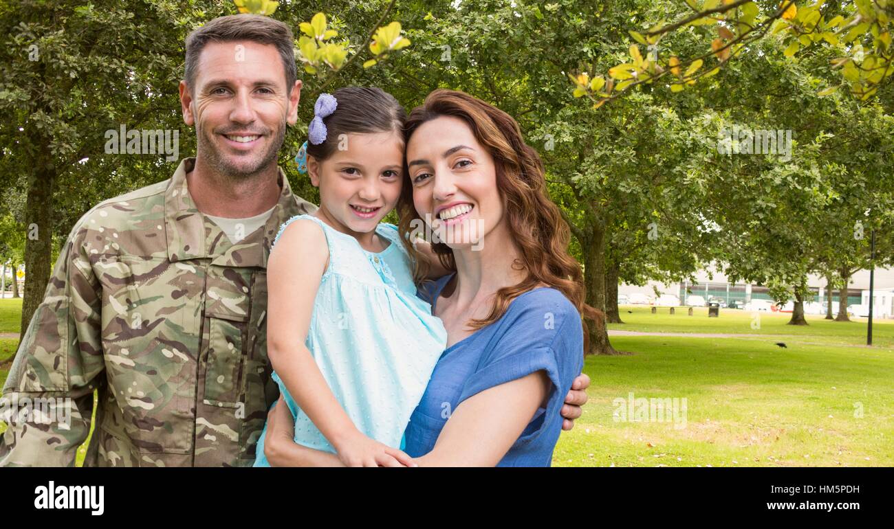 Soldier reunited with their family Stock Photo - Alamy