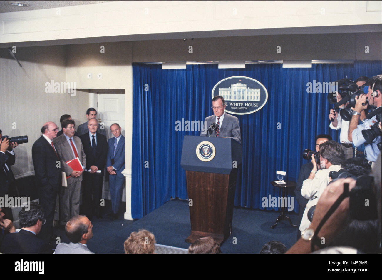 George bush 1990 hi-res stock photography and images - Alamy