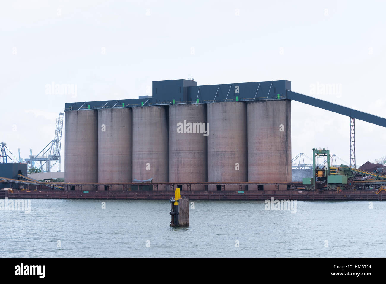 Open storage piles hi-res stock photography and images - Alamy