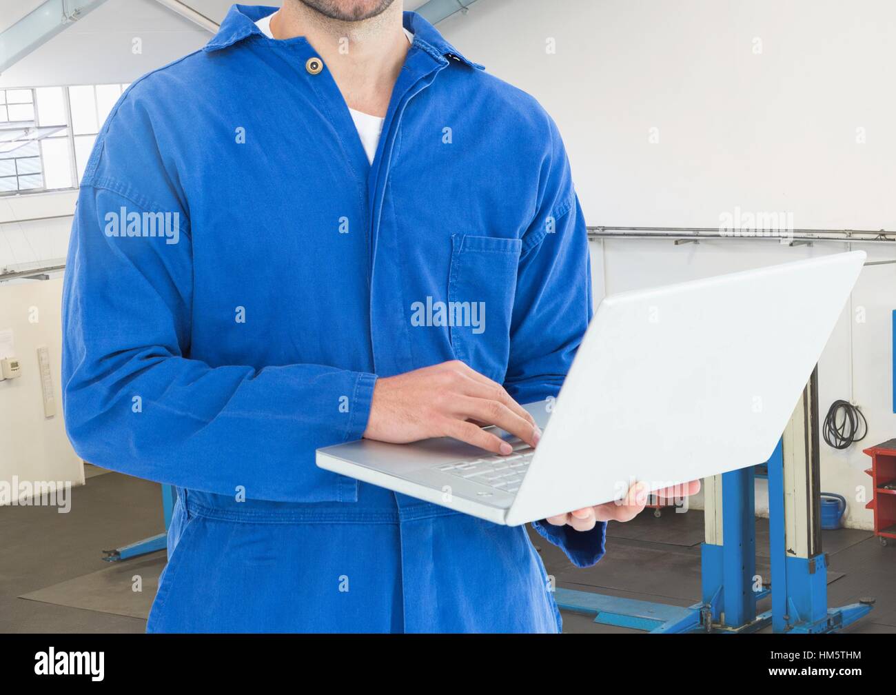 Mechanician work in auto hi-res stock photography and images - Alamy