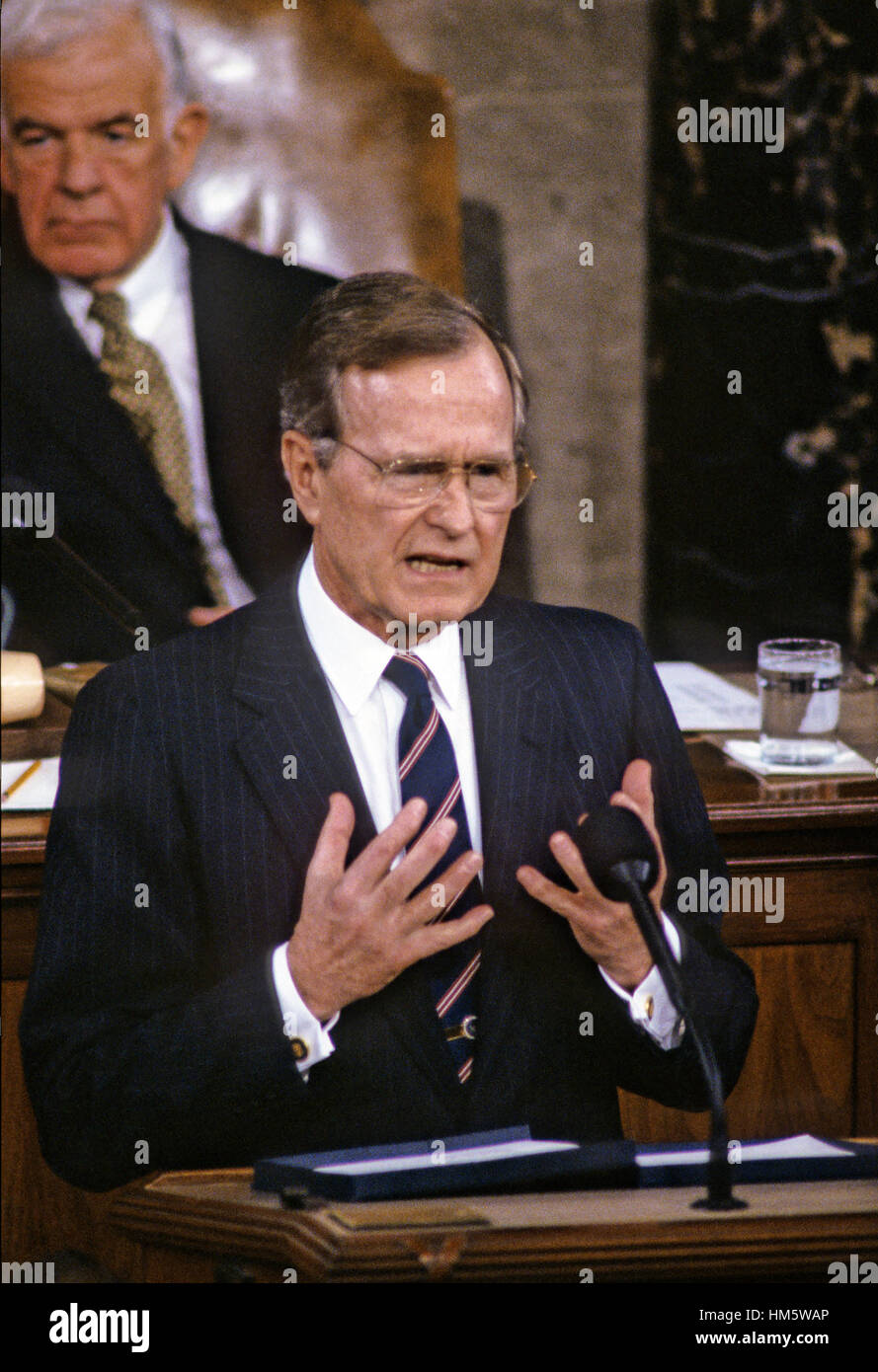 George h w bush gulf war hi-res stock photography and images - Alamy