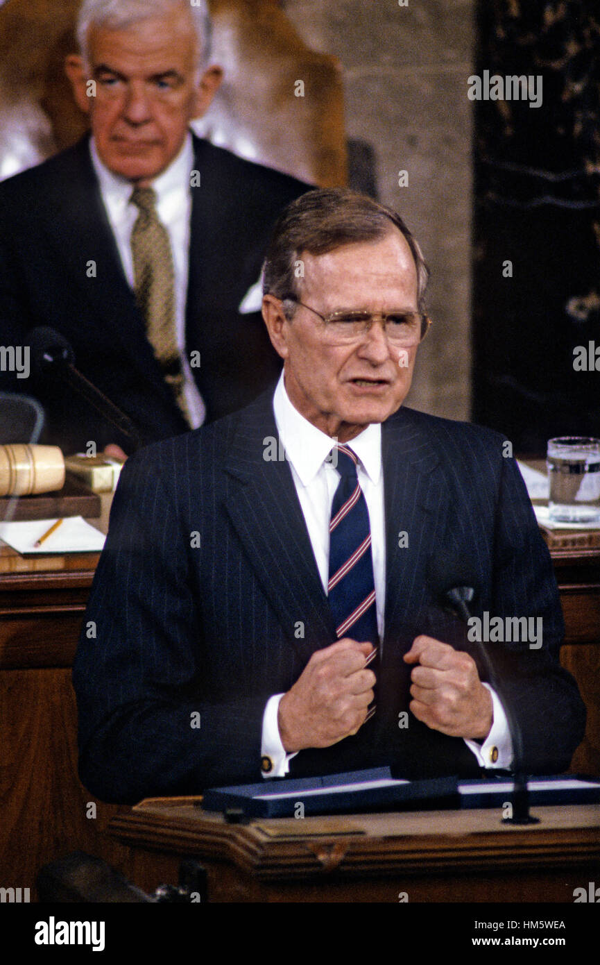 George h w bush gulf war hi-res stock photography and images - Alamy