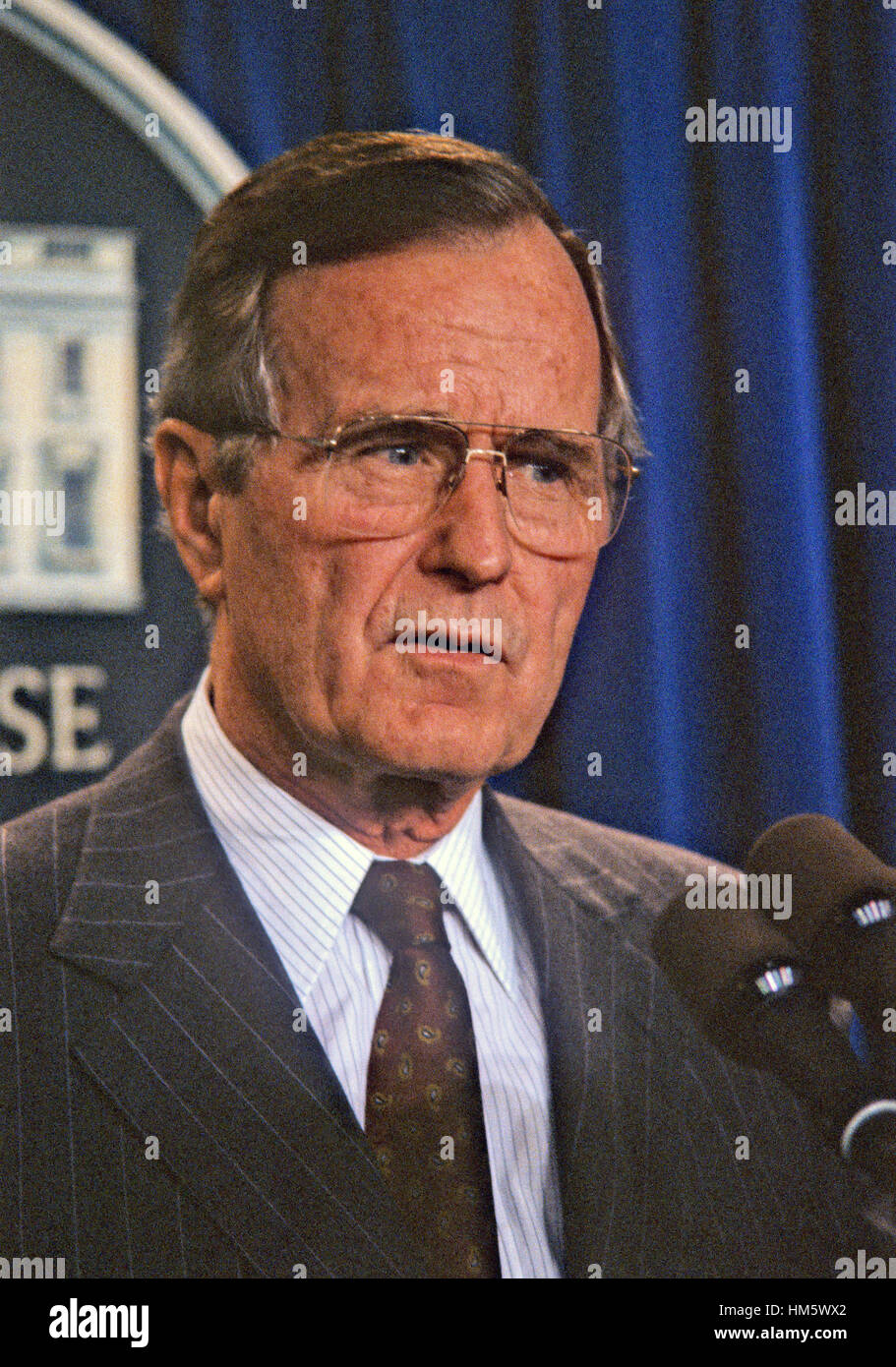 George bush gulf war troops hi-res stock photography and images - Alamy