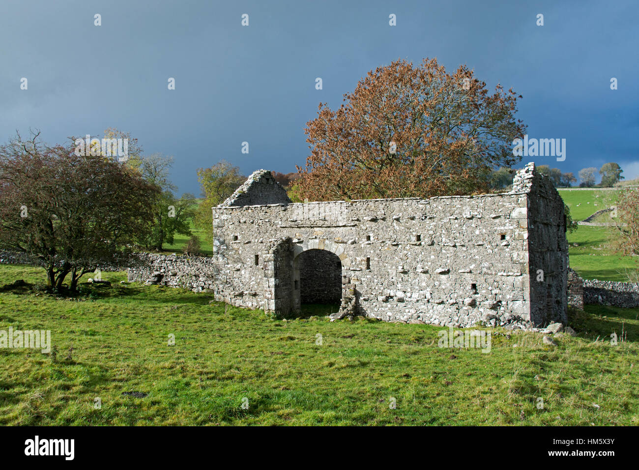 Stone barn without roof hi-res stock photography and images - Alamy