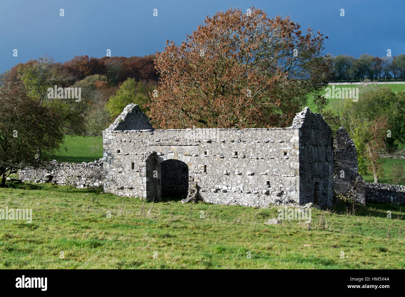 Stone barn without roof hi-res stock photography and images - Alamy