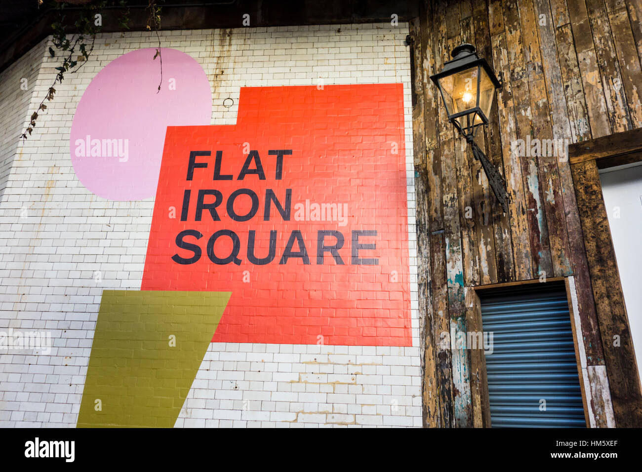 Flat iron square london hi-res stock photography and images - Alamy