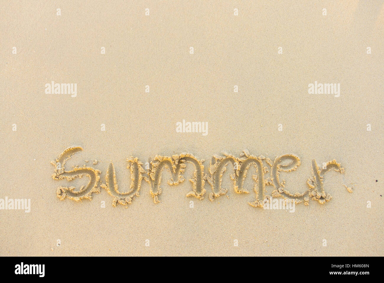 Summer text with white sandy beach and sea Stock Photo - Alamy