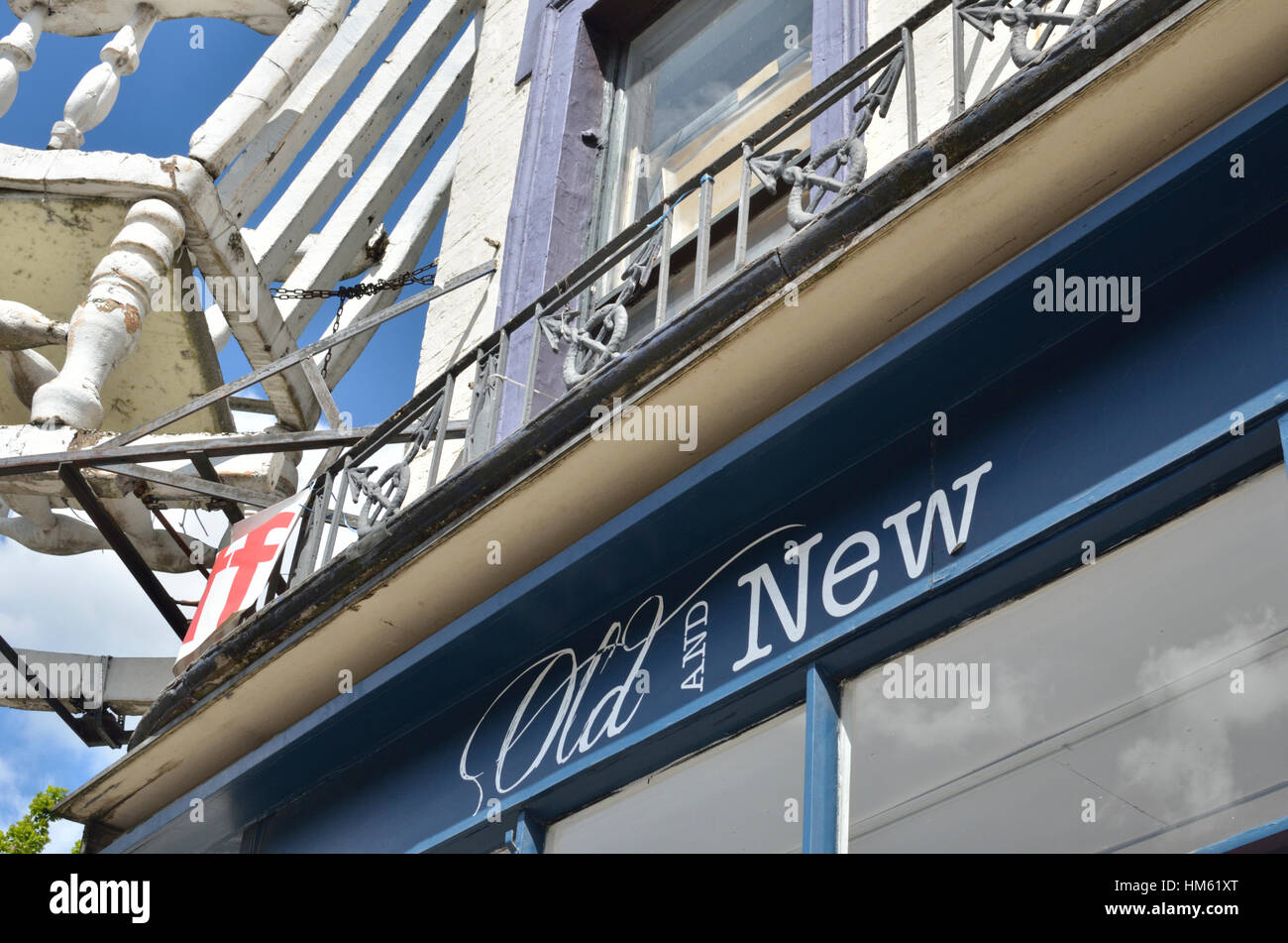 Old shop exterior uk hi-res stock photography and images - Alamy