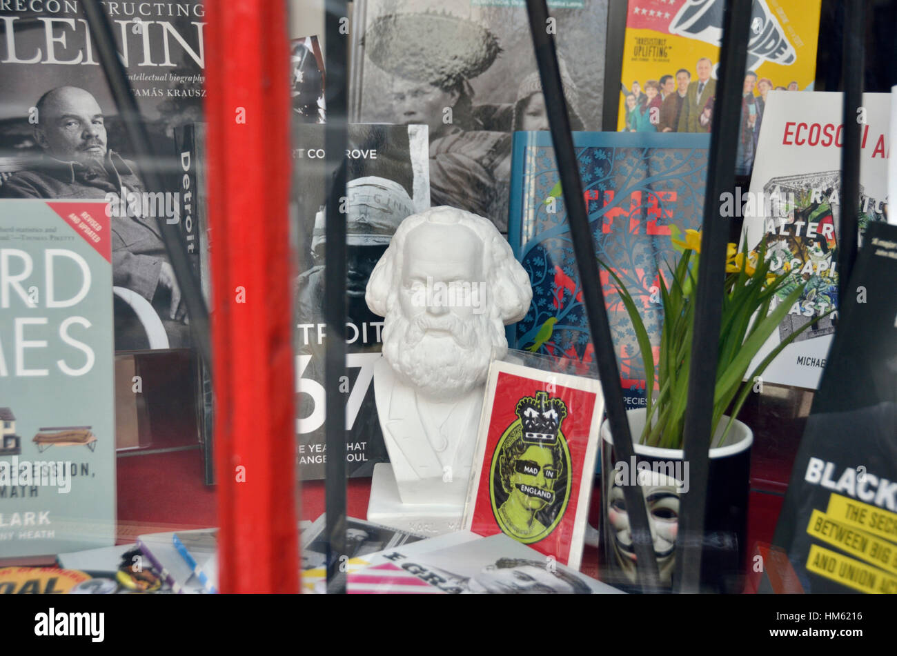Statue of Karl Mark in a socialist bookshop window Stock Photo - Alamy