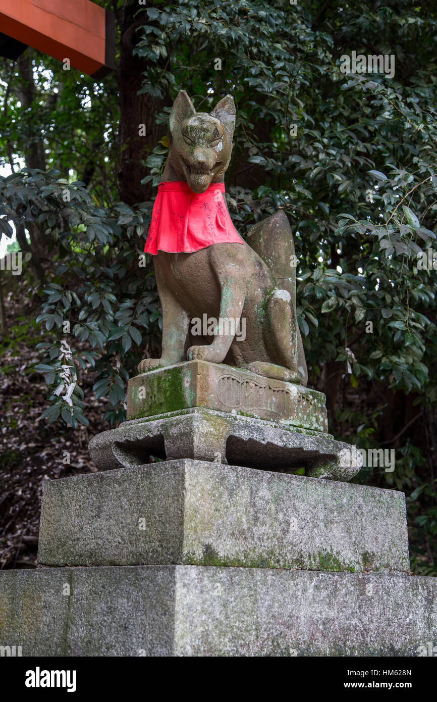 Fox statue in Fushimi Inari shrine in Kyoto, Japan Stock Photo - Alamy