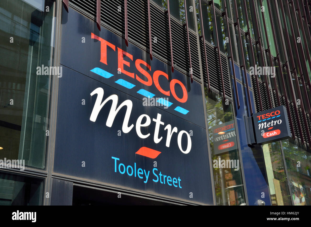 Tesco metro sign uk hi-res stock photography and images - Alamy